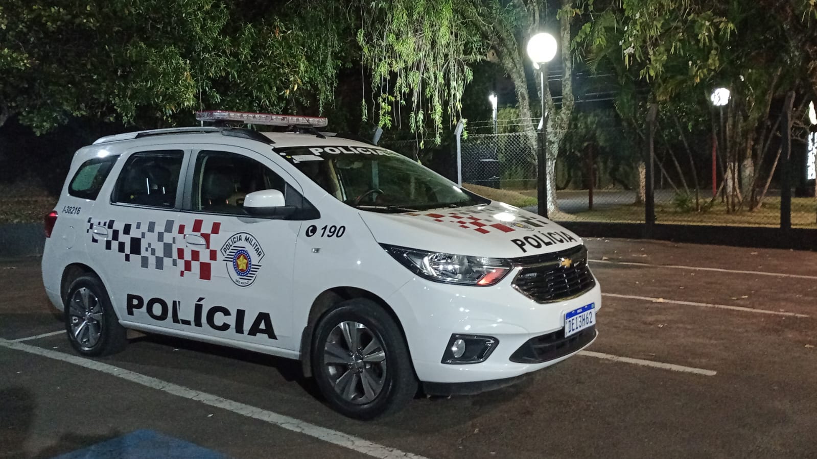 Jovem para em semáforo e tem moto roubada - Comando VP
