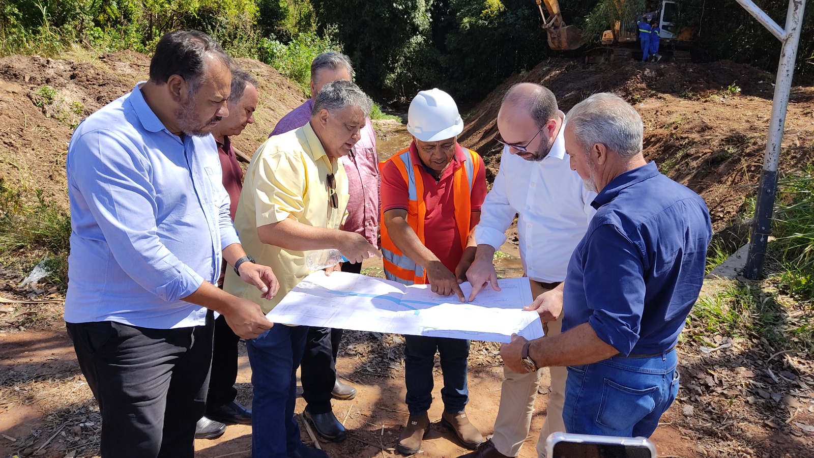 Secretários acompanham inícios de obras - Comando VP